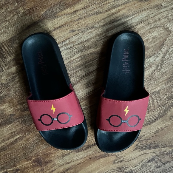 Wizarding World Of Harry Potter | Shoes | Youth Size 5 Big Kids Harry Potter Slide Sandals ...
